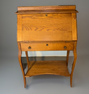 1800-1899 - Antique Victorian Desk