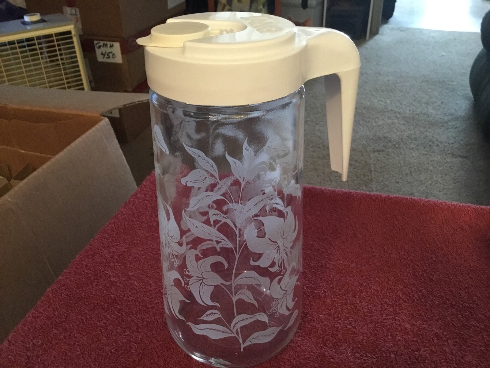 Tang 1qt. Glass Pitcher w/white plastic flip top lid | eBay