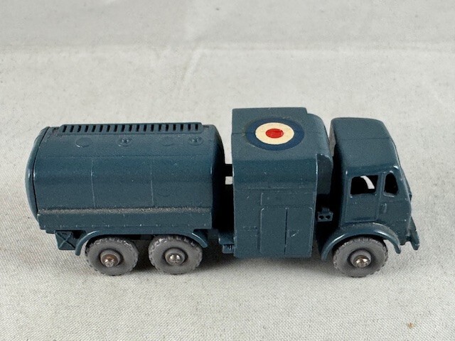 Matchbox #73A RAF PRESSURE REFUELER GPW ROUND BRACE BETWEEN BOX & TANK ...