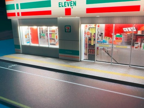 1/50 ,1/64 scale 7-eleven SHOP MODEL with light function choose | eBay