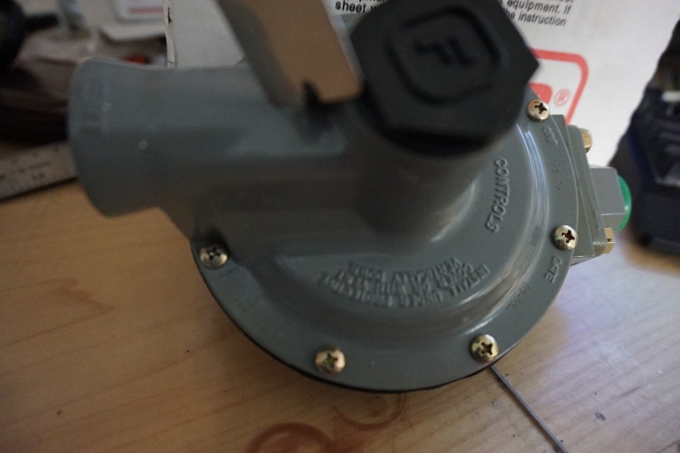 Fisher Controls Regulator R522-4 1/8' NPT 0.50" NPT 9.5-13" WC 1/8 ...