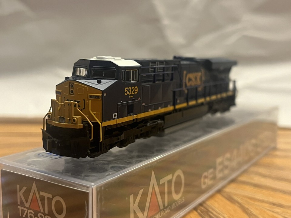 N Scale ES44DC CSX Kato Locomotive Road# 5329 | eBay
