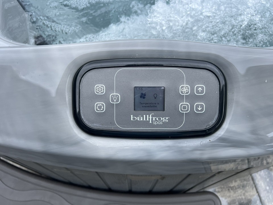 Luxury Hot Tub BullFrog X6R. 6 person capacity. Great Condition. Best ...