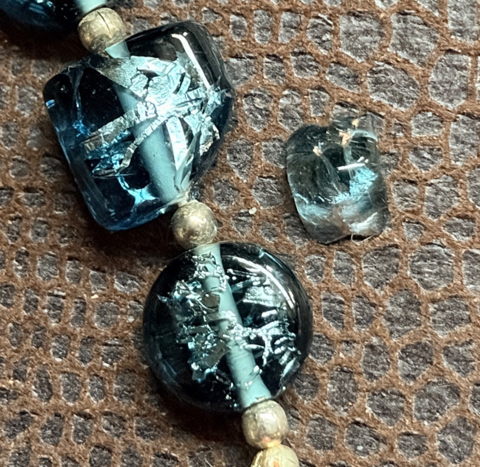 FAUX AQUAMARINE BEADED NECKLACE & WIRE HOOK EARRINGS SET CHIP TO ONE ...