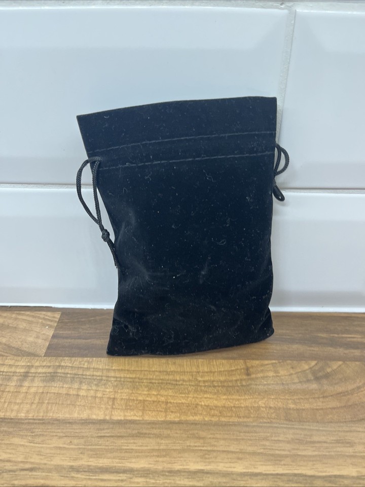 Chain Magic Trick A Link Runs Down The Chain And Escapes With ...