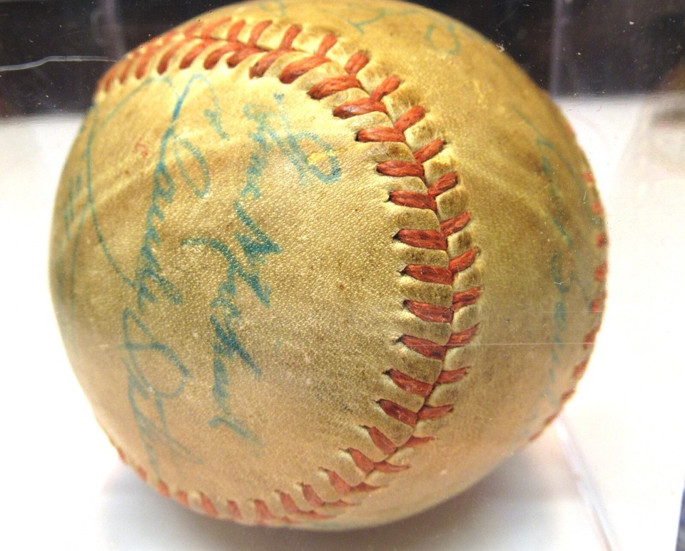 1968-69 YANKEES AND LA DODGERS AUTOGRAPHED BALL GREAT SIGNATURES ...