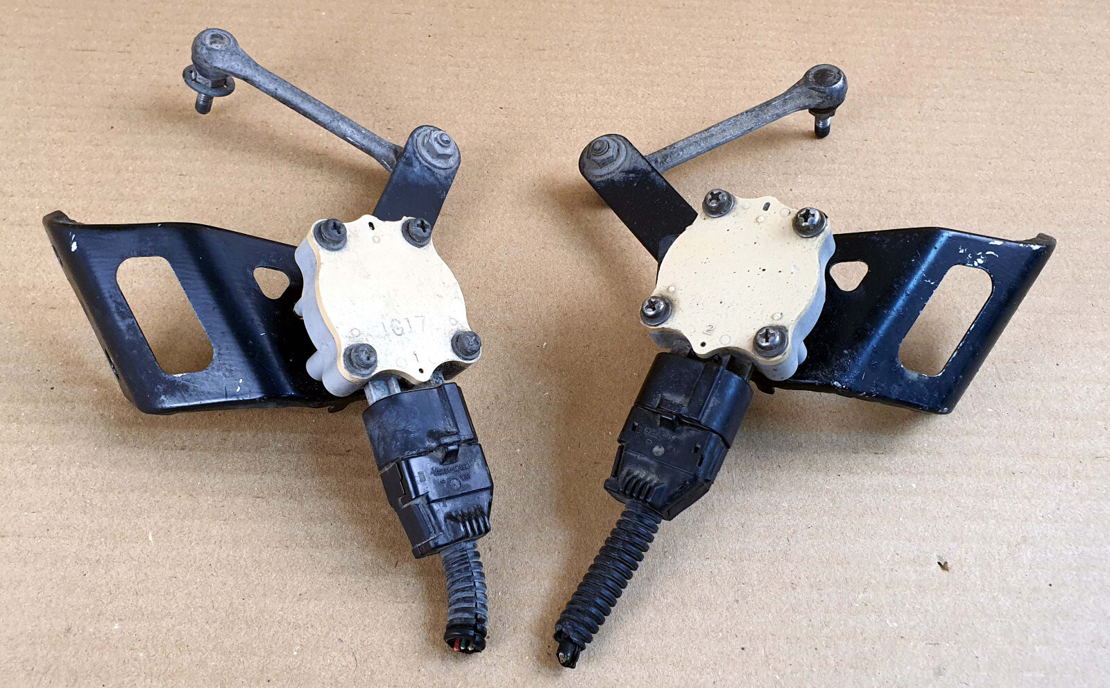 Lexus LS430 2001-2006 Rear Height Control Sensor pair Left and Right ...