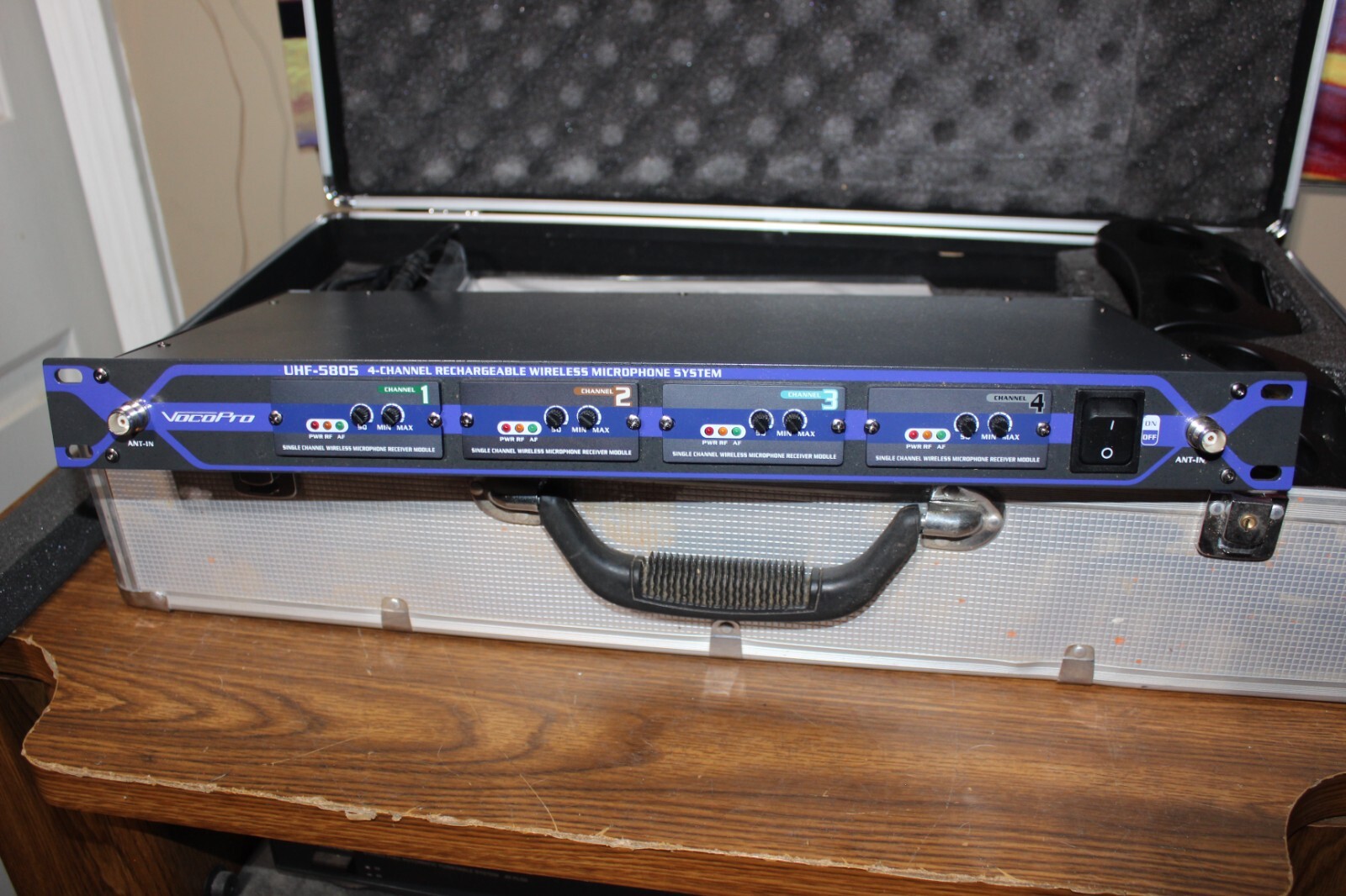 VocoPro UHF5805 Professional 4 Channel UHF Wireless Microphone System Parts
