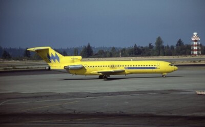 Republic Airlines Boeing 727-200 hybrid colors N722RW - Kodachrome 35mm ...