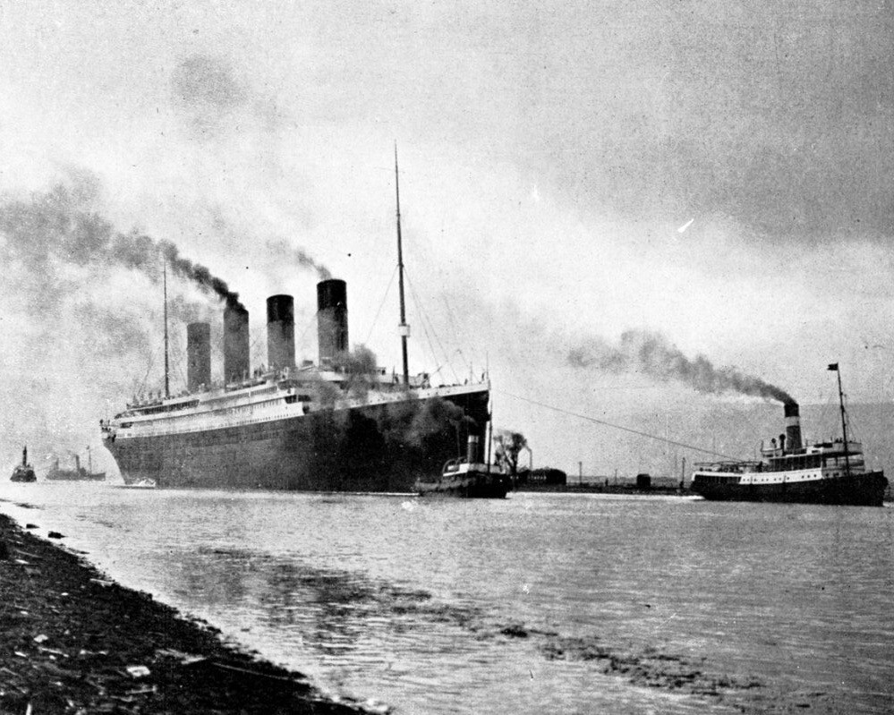 RMS Titanic 8X10 Photo Picture White Star Line ship liner w/ tugboats ...