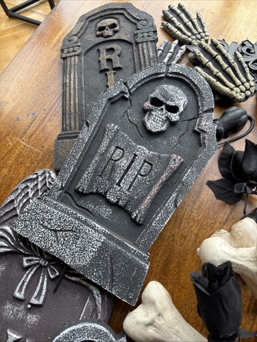 HALLOWEEN Decoration Assortment - Multiple Items - See pictures! Spooky ...