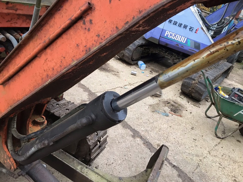 kubota digger kh 8 £3500 plus vat £4200 - located Gatwick - delivery ...
