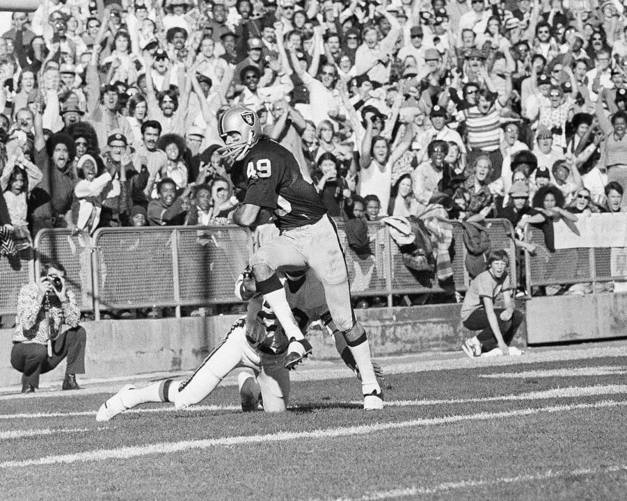 MIKE SIANI 8X10 PHOTO OAKLAND RAIDERS PICTURE NFL FOOTBALL B/W | eBay