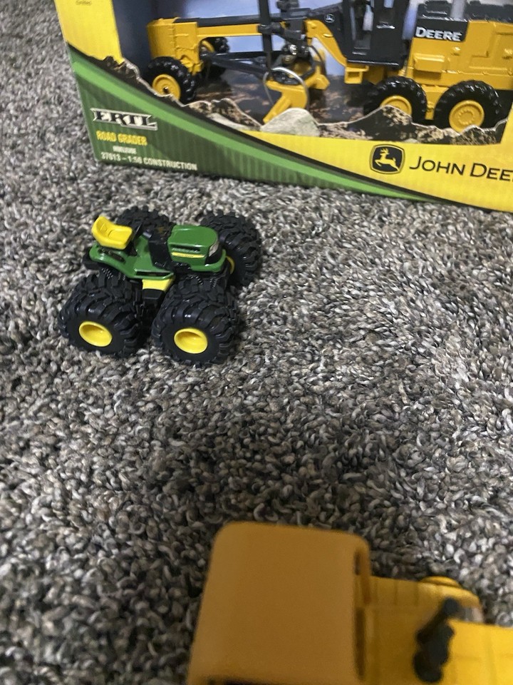 ERTL 1:64 & 1:50 JOHN DEERE METAL DIECAST TRACTORS DOZERS LOT MINT ...