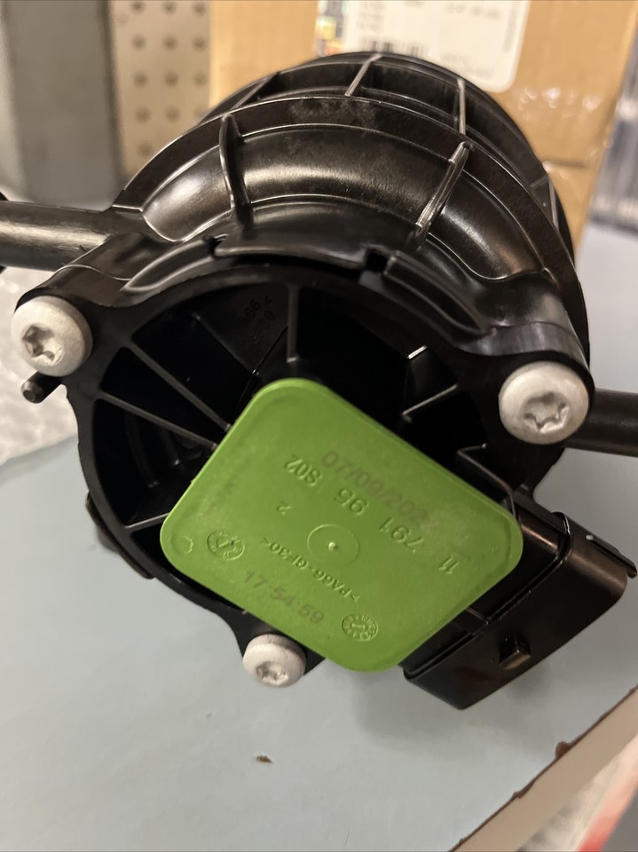 New GM Fuel Water Separator Filter Assembly 2017-2022 Silverado Duramax ...