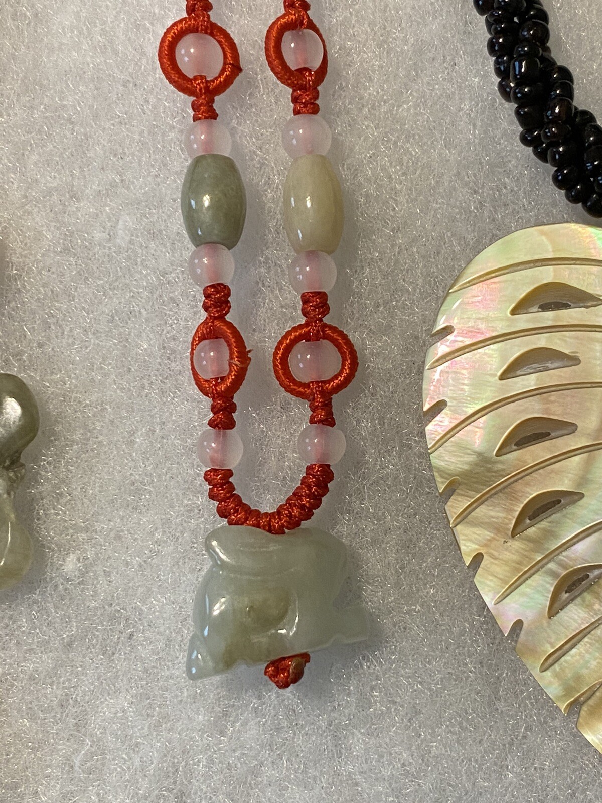 ASIAN & ISLAND SOUVENIR JADE/THREAD JEWELRY & MOP LEA… - Gem