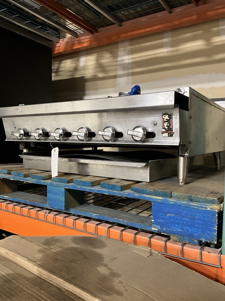 Montague UFLC-36R-NG 36" Natural Gas Countertop Char-Broiler - 114,000 ...