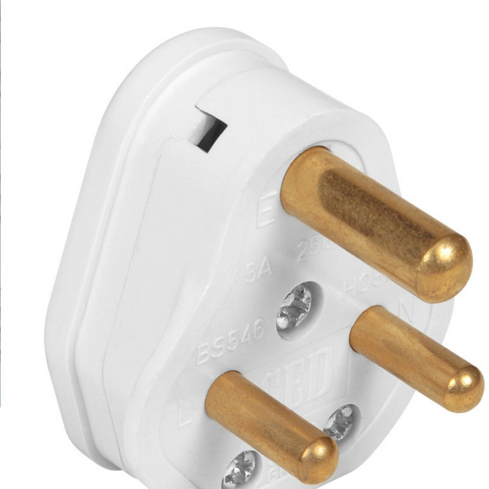 5A White Round 3 Pin Plug Top Unfused for lighting lamps fits into wall ...