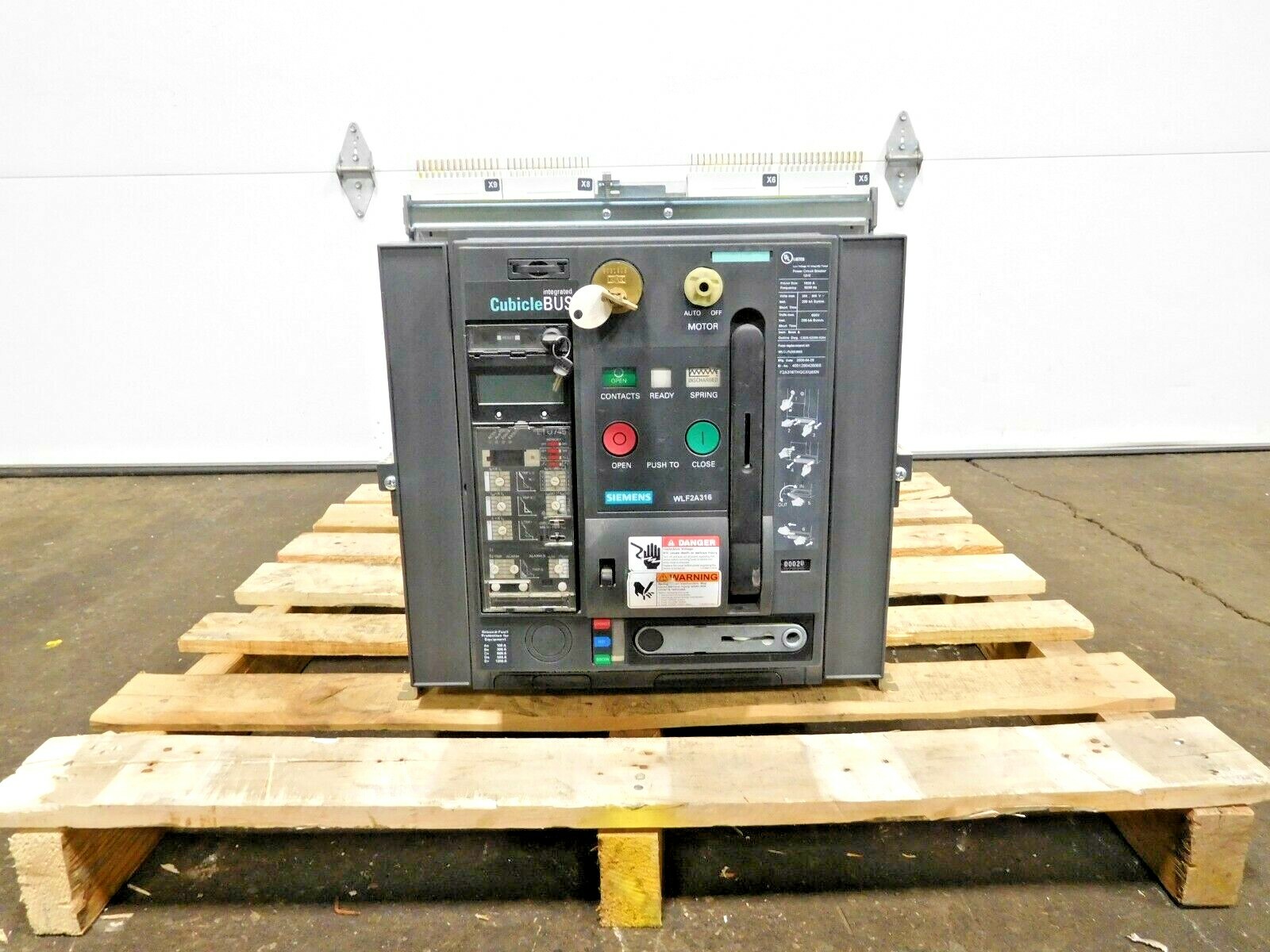 MO-3564, SIEMENS WLF2A316 INTEGRATED CUBICLE BUS POWER CIRCUIT BREAKER ...