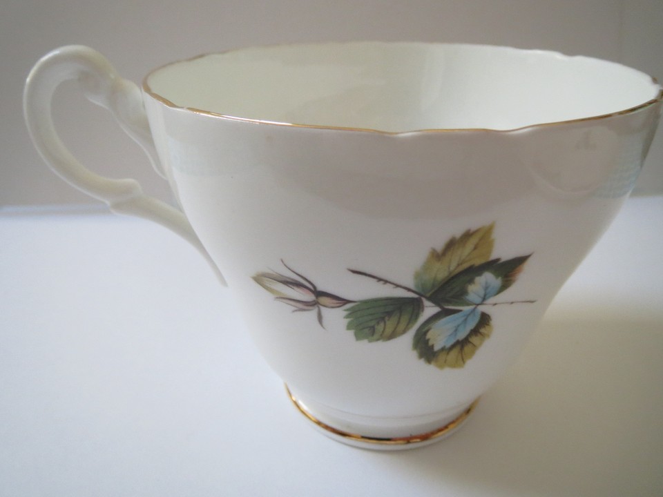 Royal Ascot English Bone China Teacup and Saucer - Dogwood Pattern ...