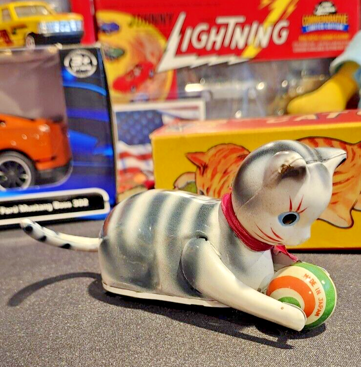 ***RARE PLAYFUL CAT WIND-UP TIN TOY MADE IN JAPAN MINT IN BOX!!! NO KEY ...