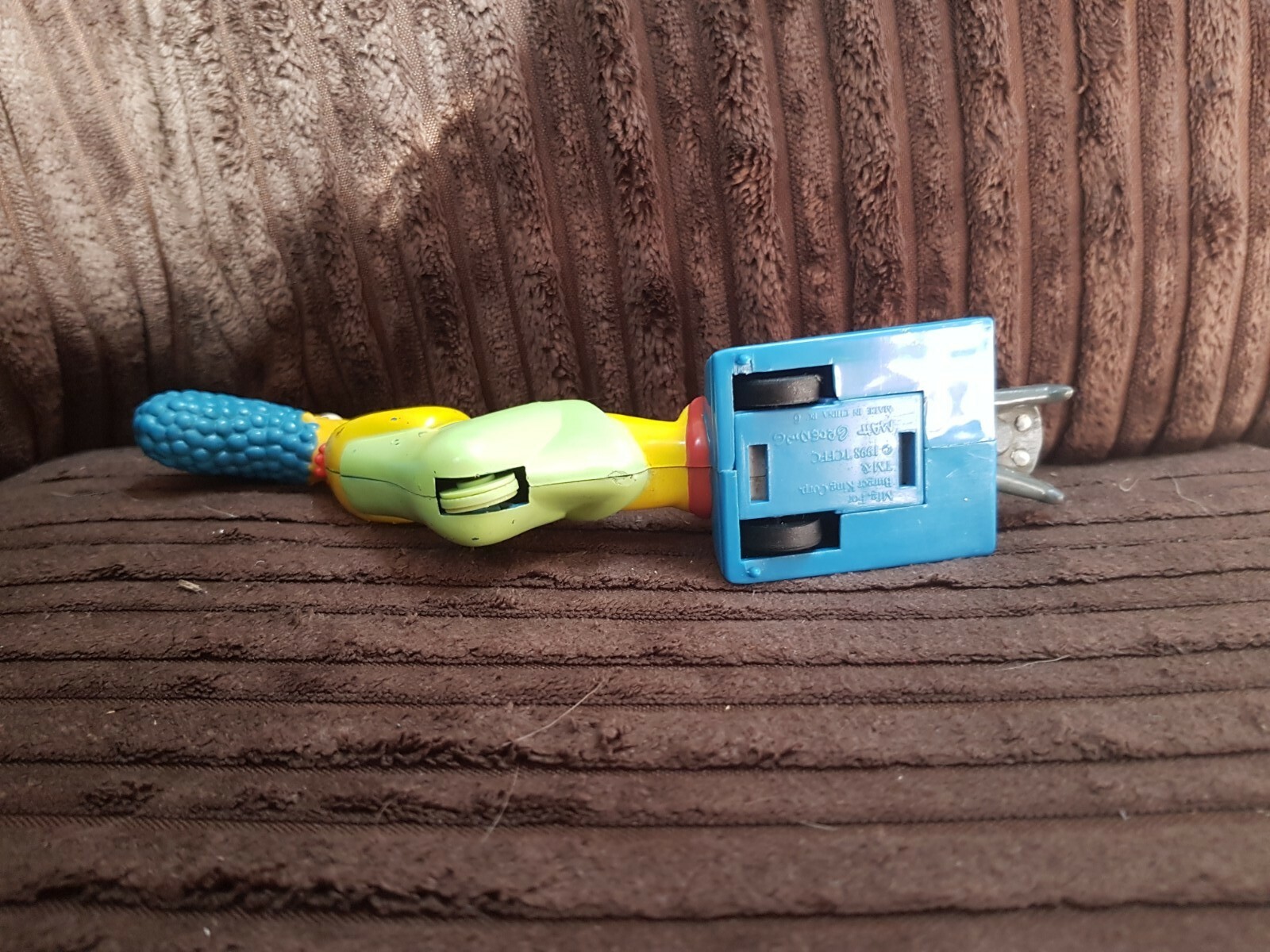 BURGER KING 1998 THE SIMPSONS MARGE SIMPSON WITH VACUUM SNOWBALL PULL ...