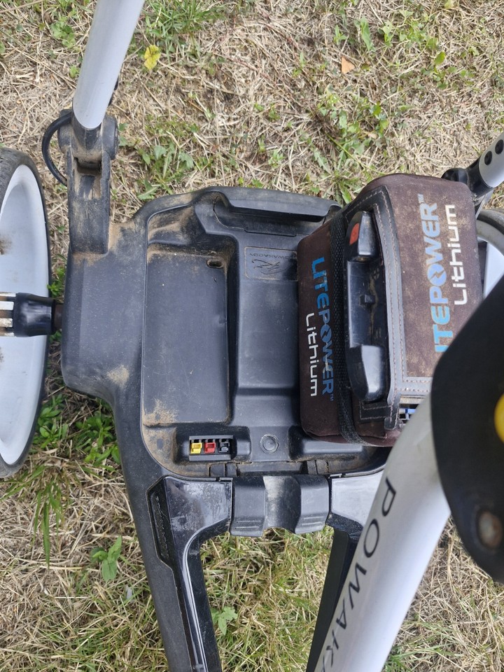 Powakaddy FW3 Electric Golf Trolley With Brolley Holder Battery And ...