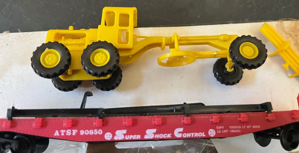 Vintage AHM #96970 HO Scale Highway Road Grader Complete With 51 FT ...