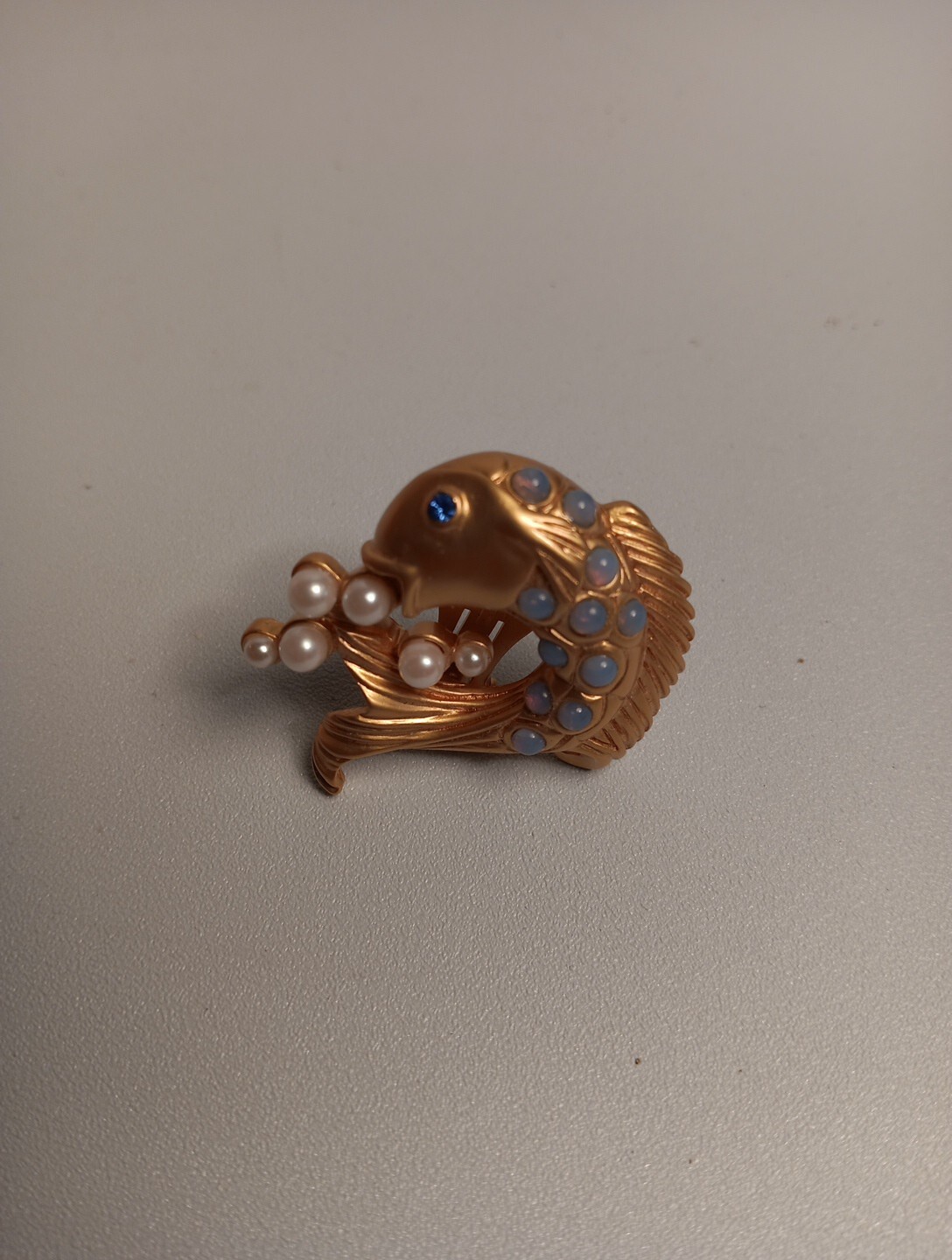 1990’s Elizabeth Taylor Avon Sea Shimmer Koi Fish Cli… - Gem