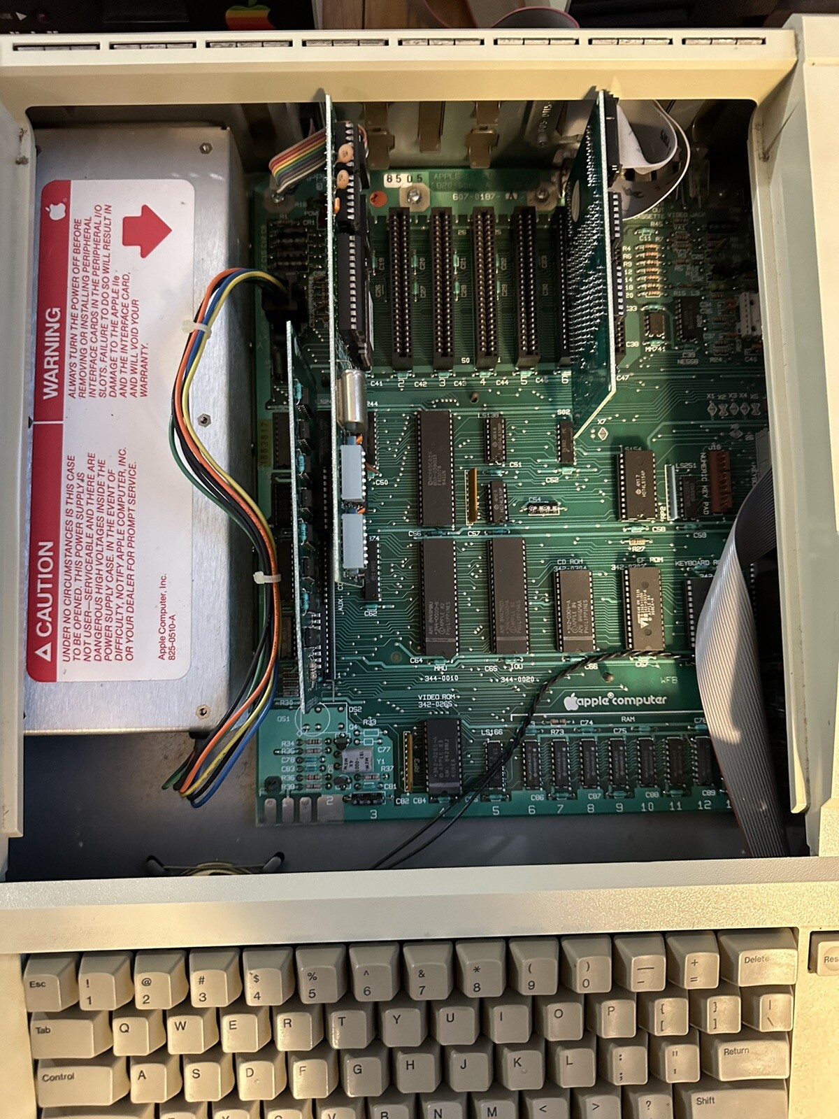 Apple IIe AA11040B Computer, Apple monitor 2 Apple Drives Apple Printer ...