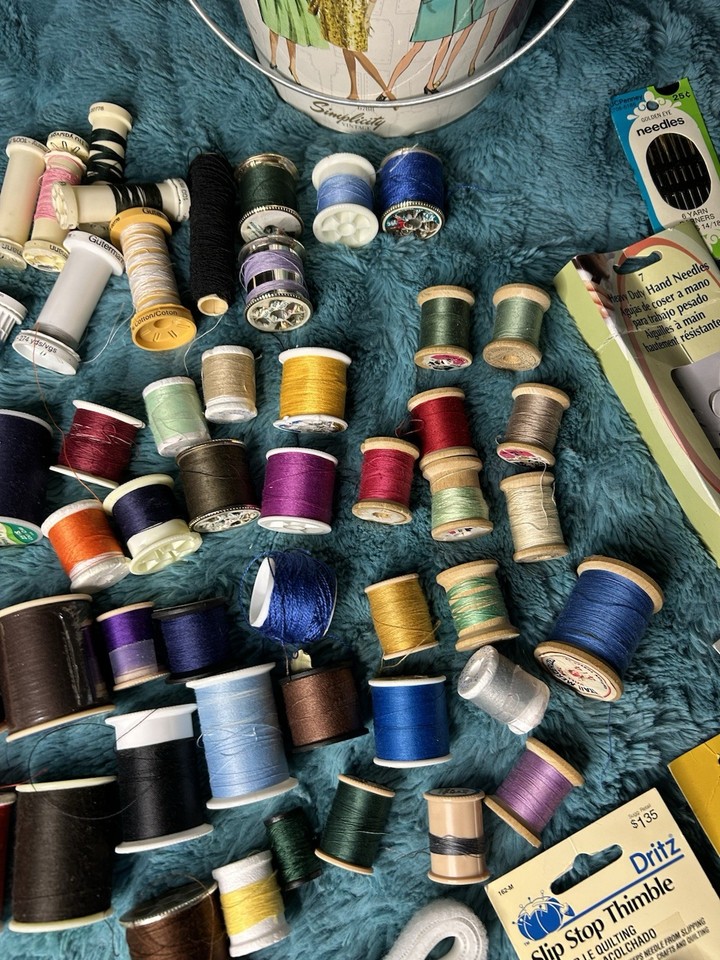 LARGE 100+ LOT VINTAGE SEWING NOTIONS, THREADS, ACCESSORIES, Buttons ...