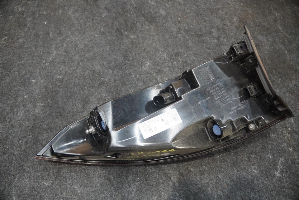 Rear Left Outer Quarter Tail Light Lamp 95863106121 Porsche Cayenne 92A ...