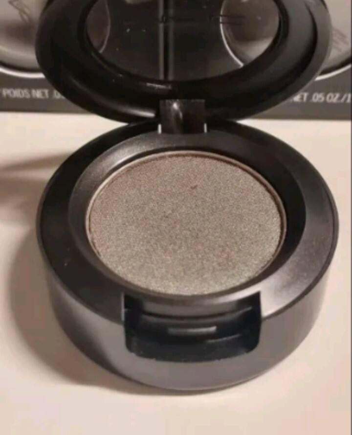 MAC CLUB Satin eye shadow NIB RARE tourism.sg.gov.lk