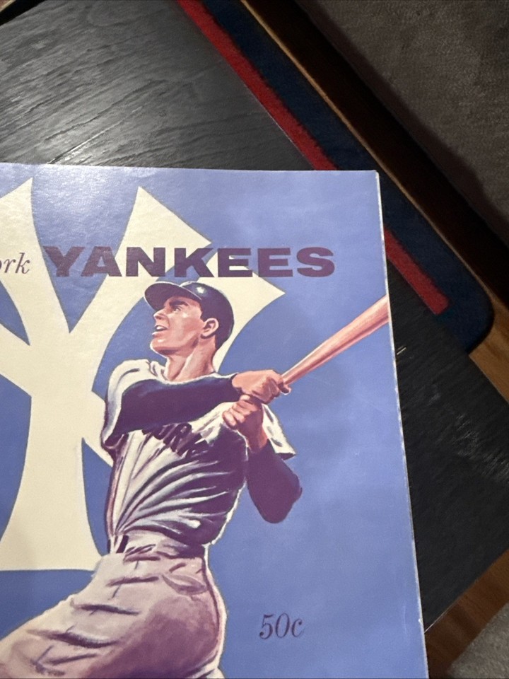 1960 New York Yankees Official JAY Yearbook NEAR PERFECT *MICKEY MANTLE ...