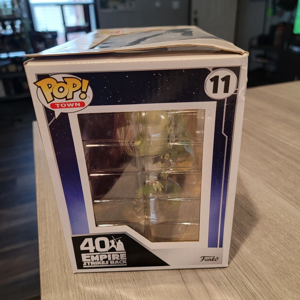 Funko Pop! - Town - Star Wars - Dagobah Yoda with Hut # 11 - Empire ...