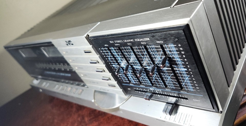 Vintage JVC JR-S301 DC INTEGRATED RECEIVER GRAPHIC EQUALIZER powers up ...