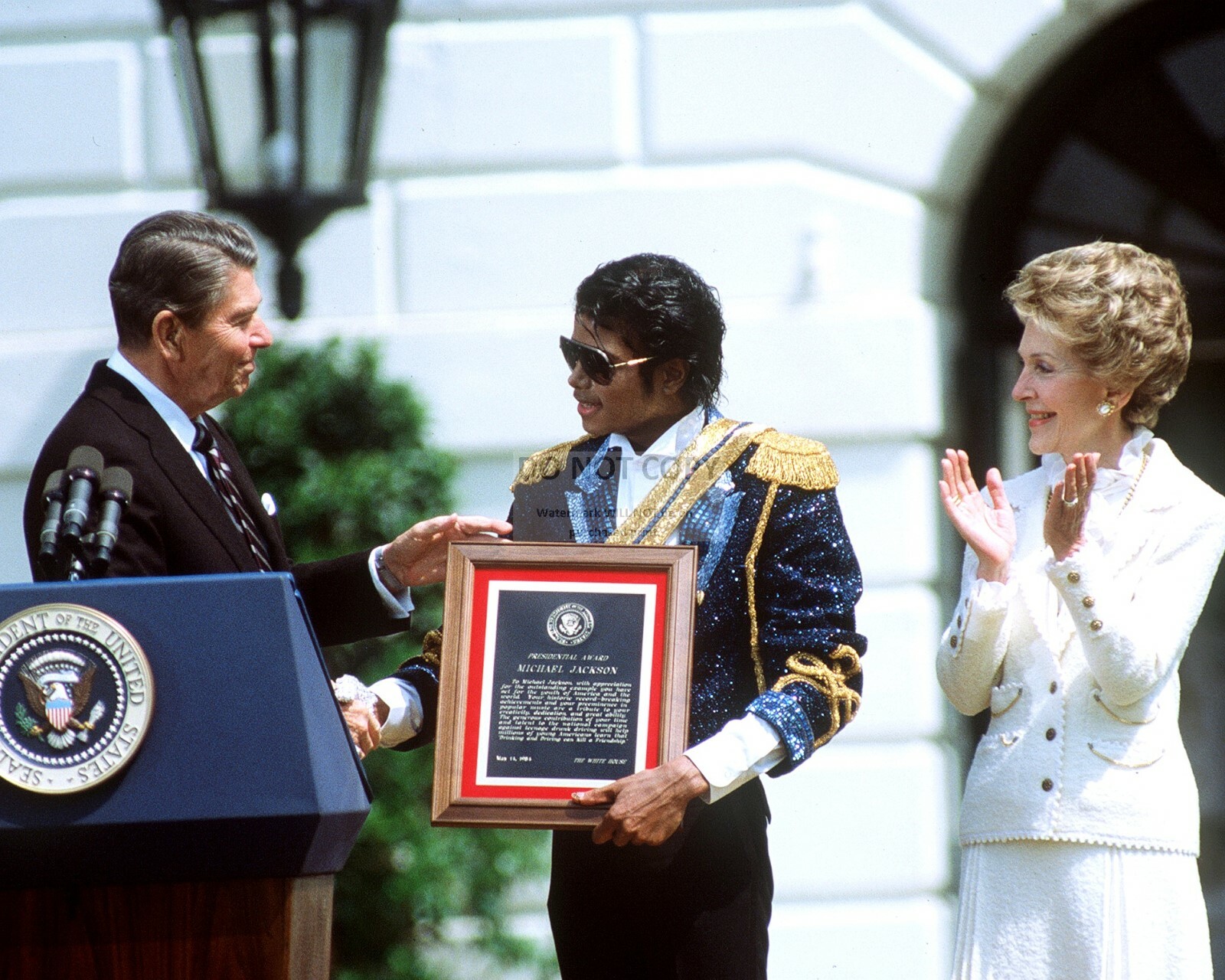PRESIDENT RONALD REAGAN AND NANCY WITH MICHAEL JACKSON - 8X10 PHOTO ...
