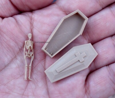 1/64 cool human skeleton mummy coffin figure fit 1:64 car street in ...