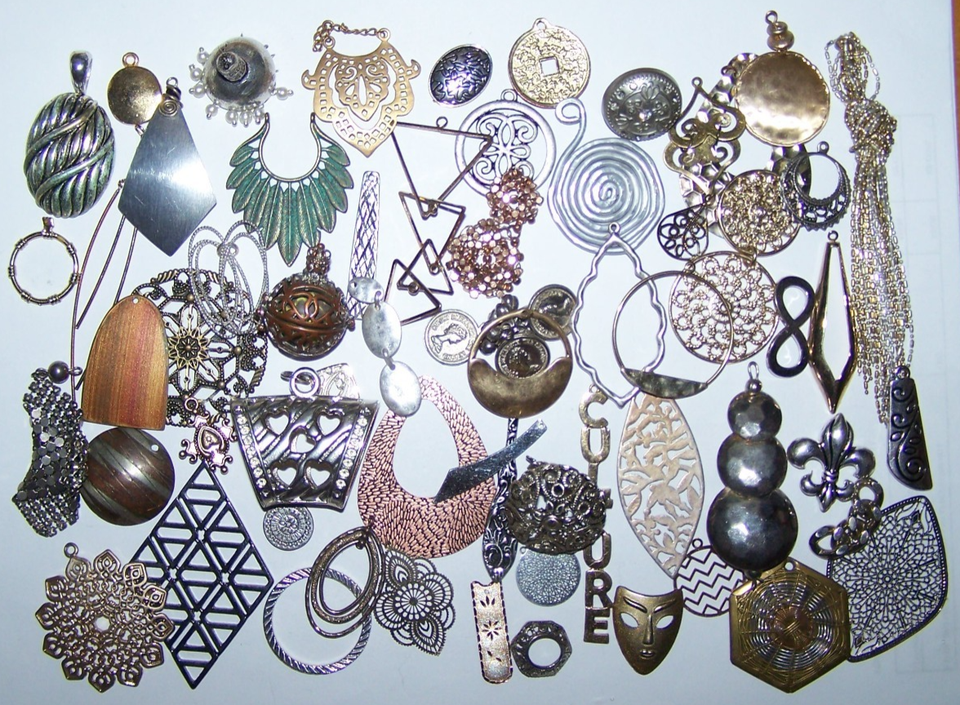 VTG~Mod Mixed Metal Jewelry Scrap Lot Craft Jewelry Art Parts Pieces ...