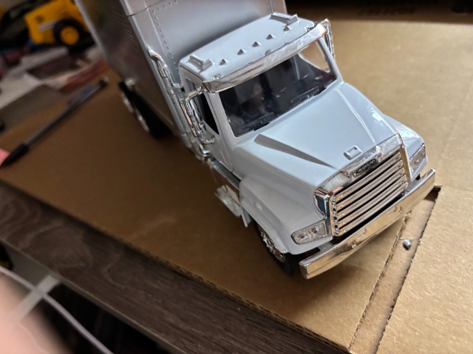 1/32 NEW RAY FREIGHTLINER 114SD WHITE OPEN SIDE BOX TRUCK, NO PACKAGING ...
