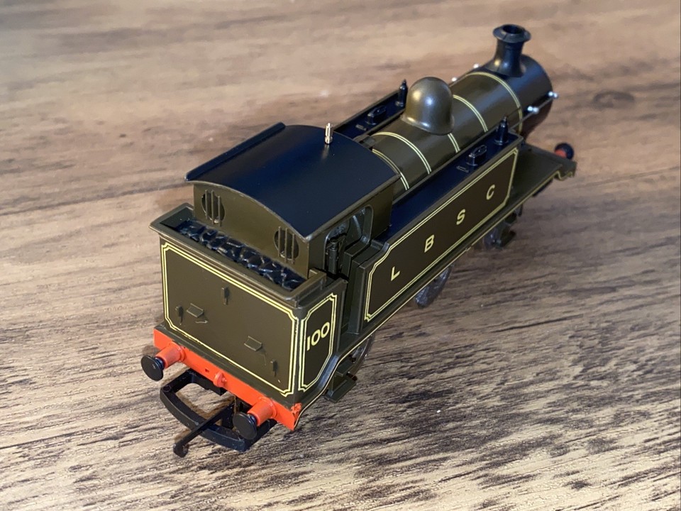 Hornby OO Gauge R353 LBSC E2 Tank Locomotive RN.100 Brown Gold Lined ...