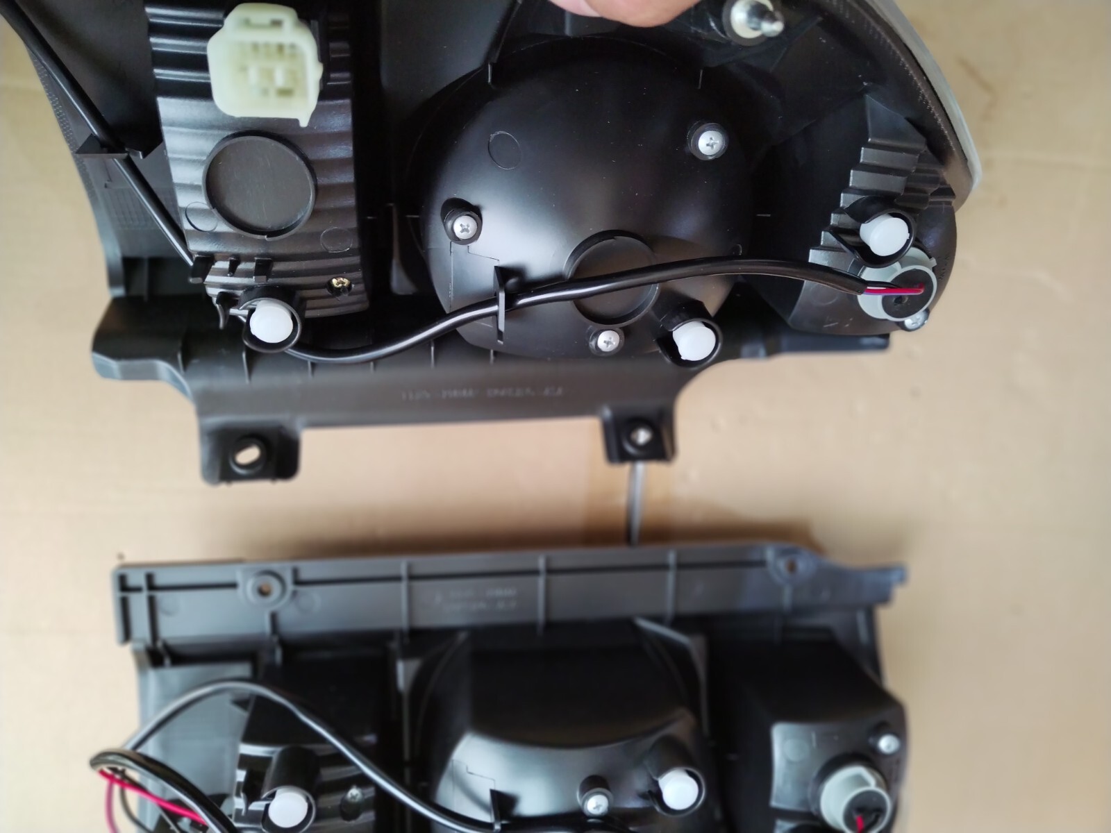 Pair Tail Lights Rear Lamps Fits Mitsubishi Pajero NM NP 2001-2006 LHS ...