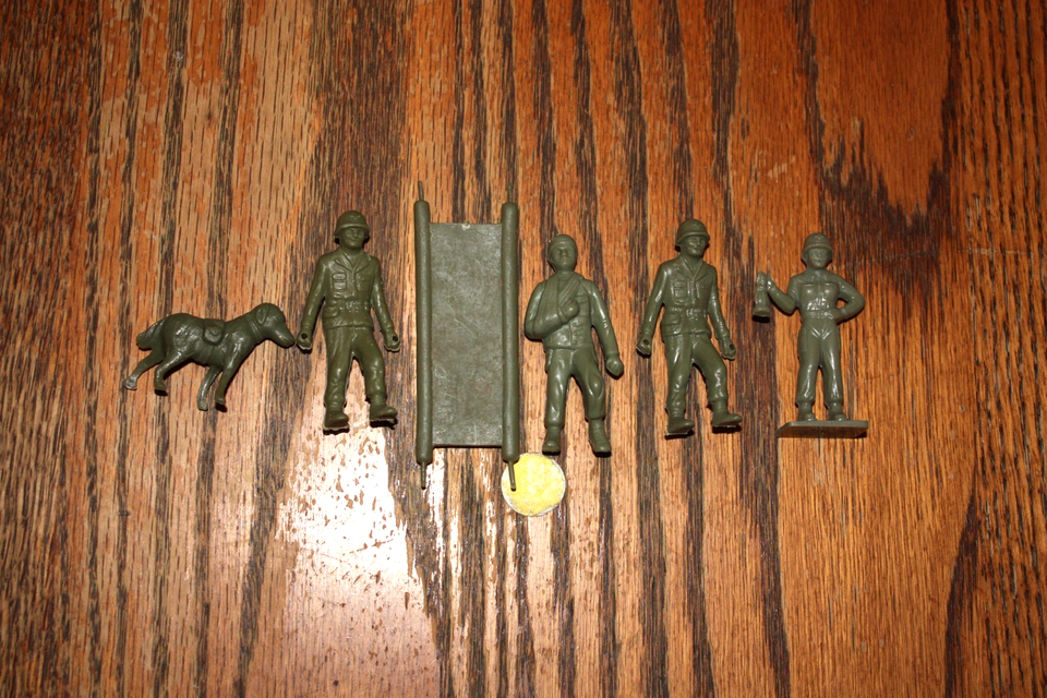 Timmee Medical Soldiers Group with Stretcher, Wounded, Nurse, & K-9 - Marx, MPC | eBay