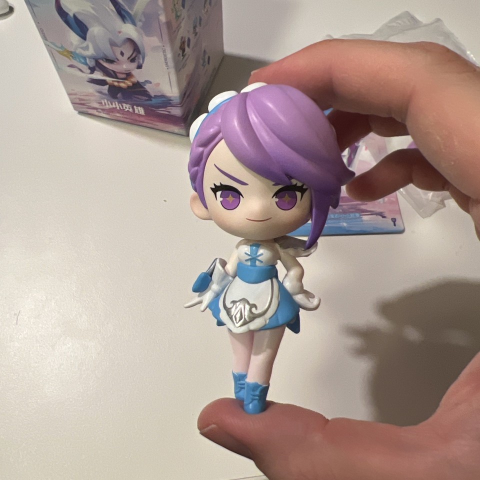 Popmart League Of Legends Fight For The Golden Spatula Riven - open box ...