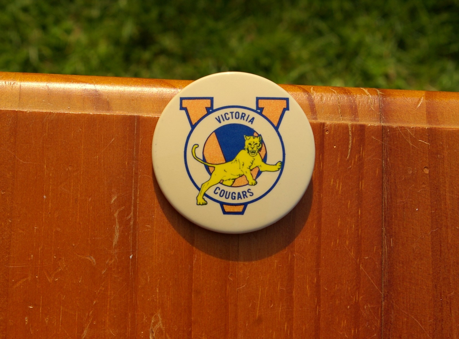 Victoria Cougars Junior Hockey Canada 2 1/4" Lapel Pin Pinback Button ...