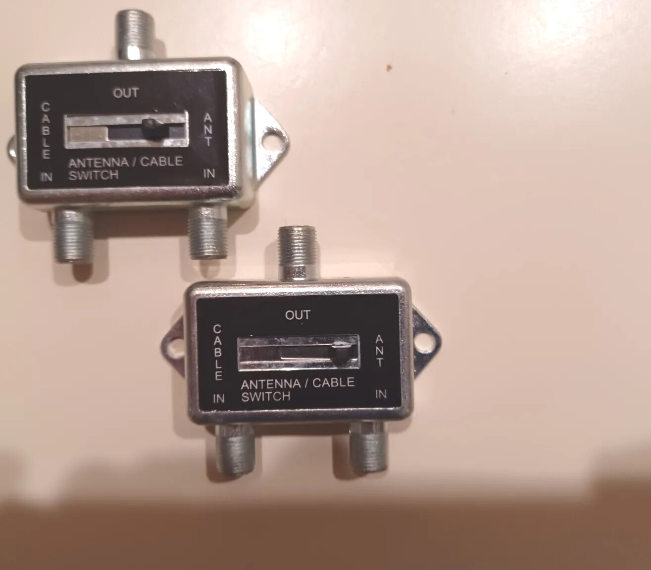 LOT OF 2 A/B COAXIAL 2 WAY SWITCH ANTENNA / CABLE SWITCH SATELLITE ...