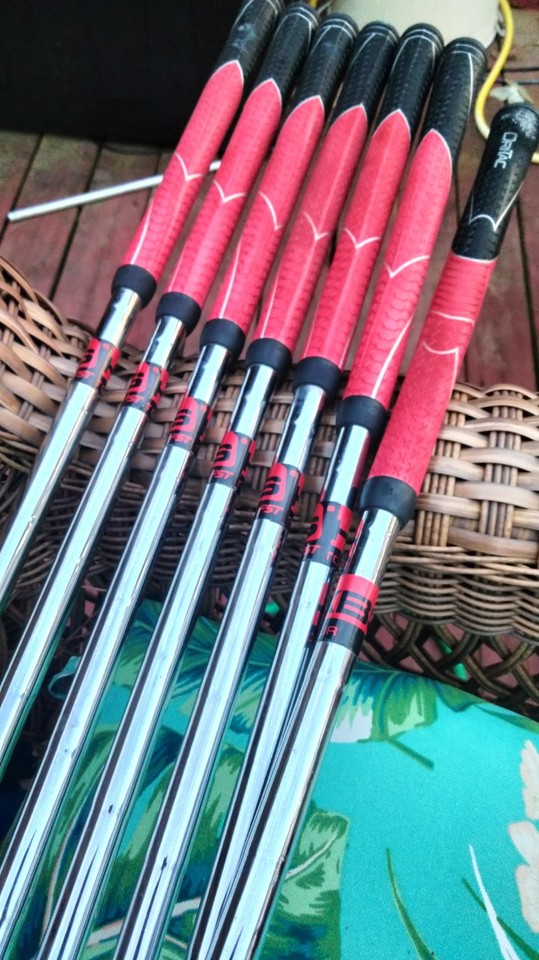 Cleveland Golf CG7 Tour Red Iron Set 4-P Right Hand KBS Tour Stiff ...