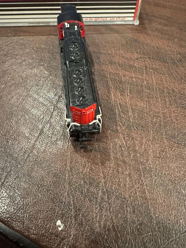 Atlas N custom painted SD9 CN DC Loco #8778 | eBay