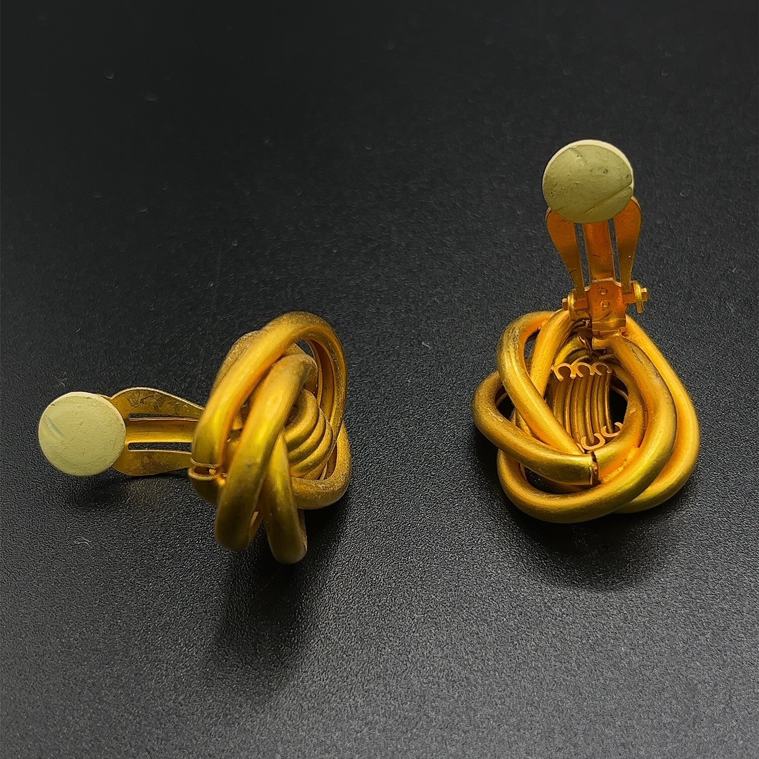 Vintage Medium Gold Tone Interlocking Loops Clip-On E… - Gem