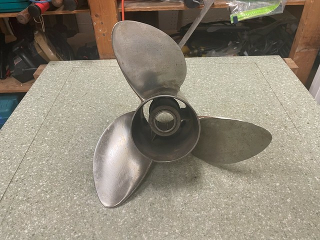 Mercury Tempest Boat Prop Propeller Pitch 23 48-825864 A45 23p for sale ...